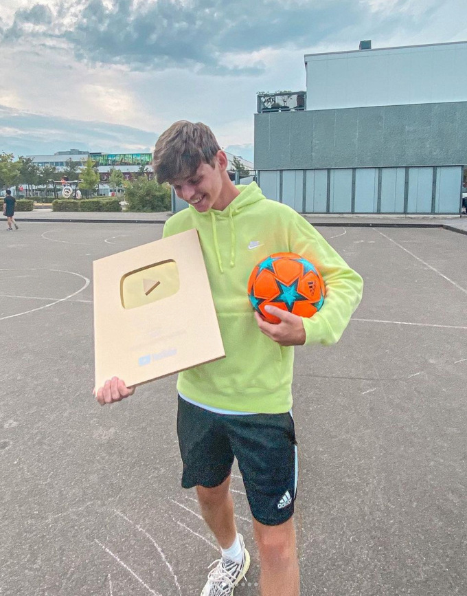 워프코퍼레이션, 스포츠 인플루언서 대거 영입… 숏폼 콘텐츠로 글로벌 진출 - 세계일보