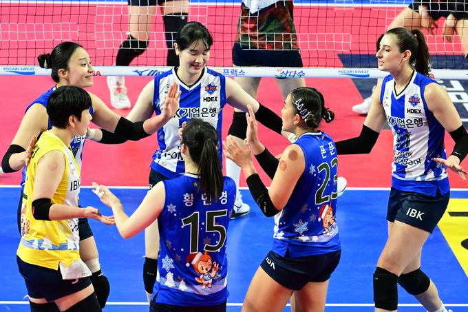 IBK기업은행, 선두 현대건설 10연승 저지 후 ‘미소’…아베크롬비 36점 맹활약 - 세계일보