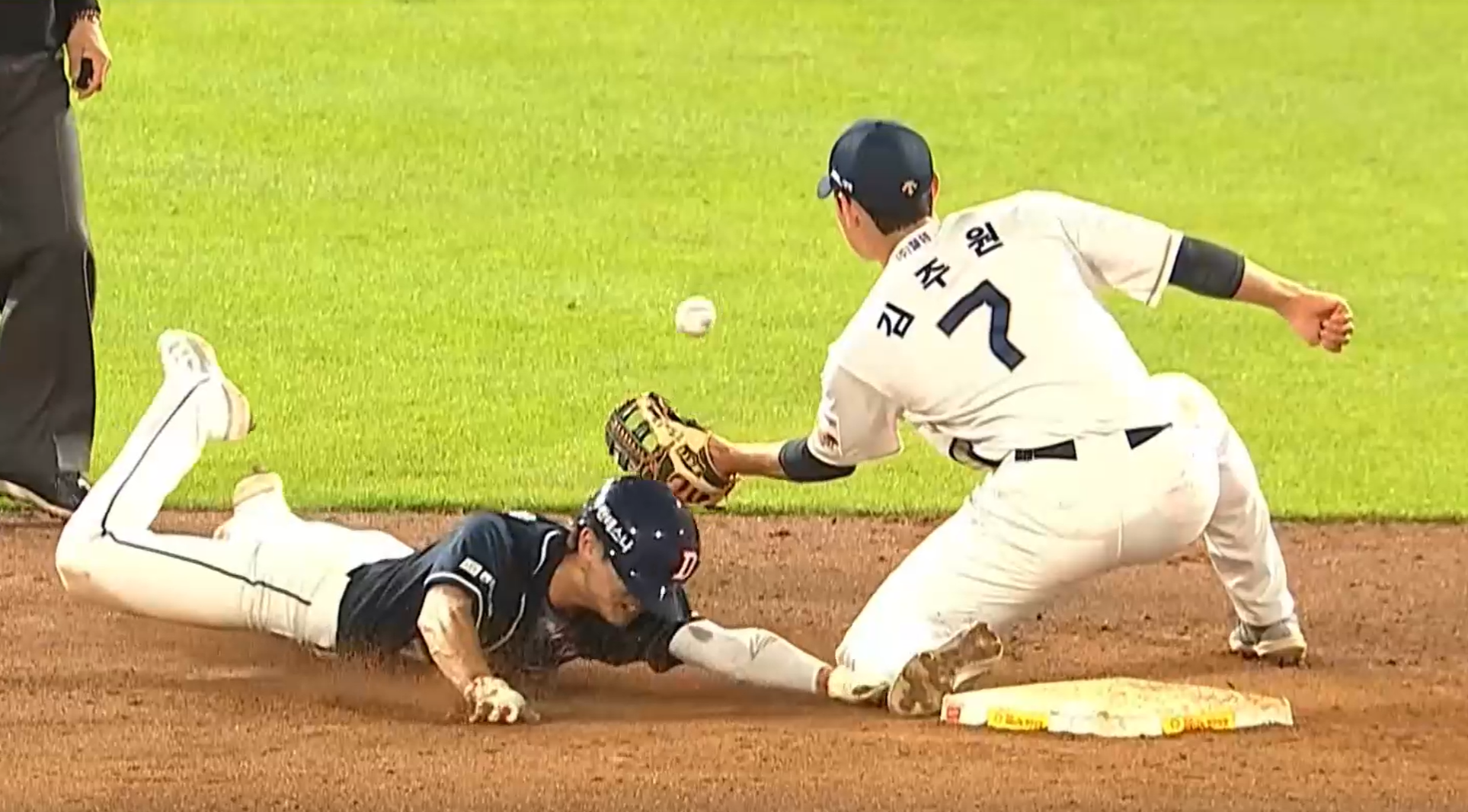 논란의 주루방해, 리플레이 돌려본다… KBO, 18일부터 비디오판독 대상 플레이 추가 - 세계일보