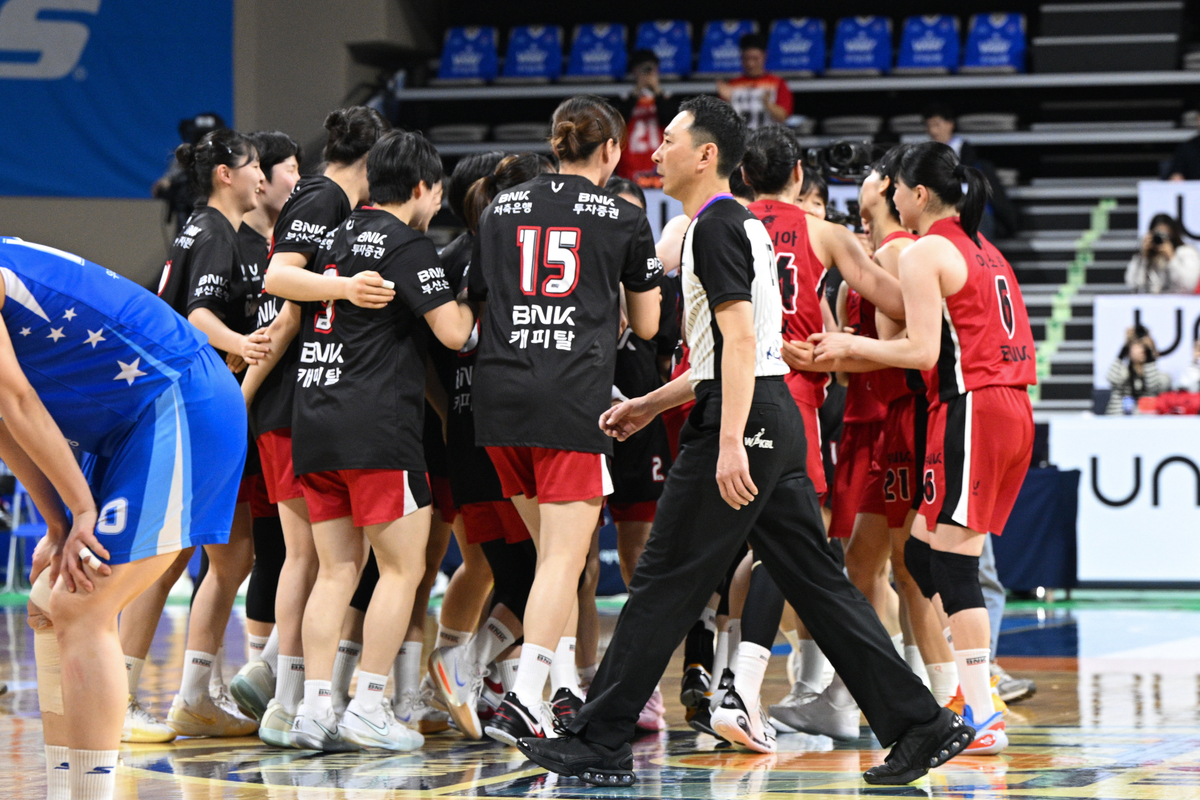 BNK, 73% 확률 잡았다…챔프전 1차 제압 - 세계일보